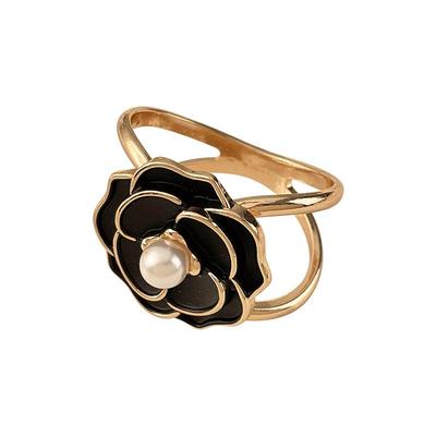 点睛之选，解锁丝巾的百变优雅