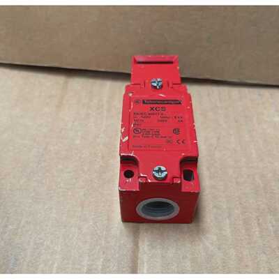 Telemecanique  XCSA802  Safety Interlock Switch 3NC Metal IP