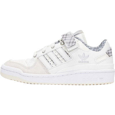 阿迪达斯女子运动板鞋