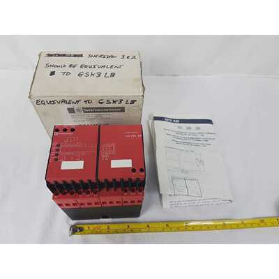 Telemecanique XPSAM5140 Emergency Stop Monitor 24VACDC  Unus