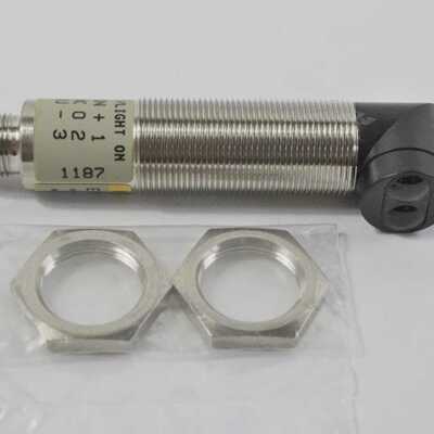 Omron E3FM-R2F11-P1 N?herungssensor -unused-
