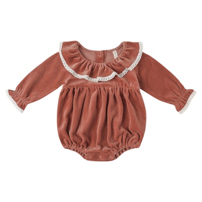 秋冬萌感碎花花边领绒面爬服