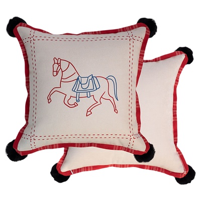 跃驹抱枕现代轻奢乔迁伴手礼