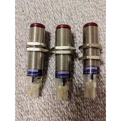 议价可维修施耐德schneider光电开关XUB0BPSNM12工程剩余现货3个