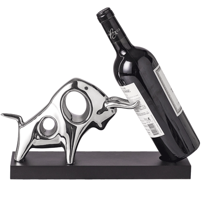 轻奢现代牛气冲天酒架摆件