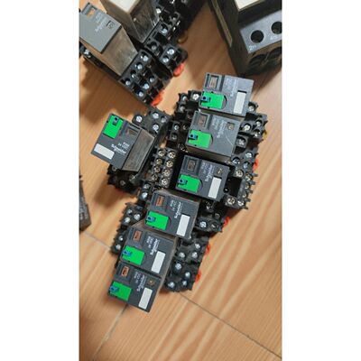 询价下单施耐德RXM2AB2BD DC24v 2排8脚 原装拆机正品