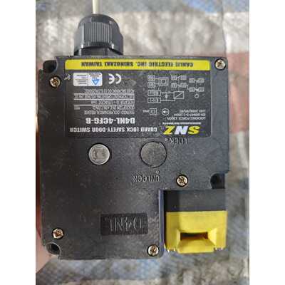 台湾思诺奇SNZ安全门开关，型号D4NL-4CFG-B，实物—议价