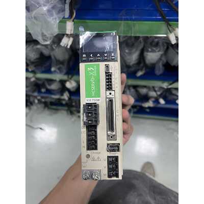 议价HCFA禾川伺服驱动器SVX3EA075AA2750W维修
