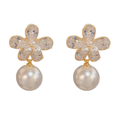 轻奢满锆花瓣珍珠超闪显瘦耳坠