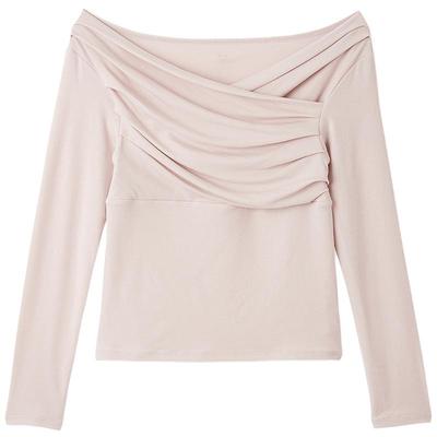 FRAY I.D2025秋冬新品优雅简约一字领露肩压褶针织上衣FWCT254295