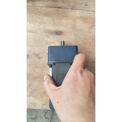 询价下单精研25w80减速箱，速比75减速电机一台，纯新未用，外表