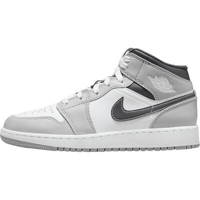 耐克大童运动训练篮球鞋