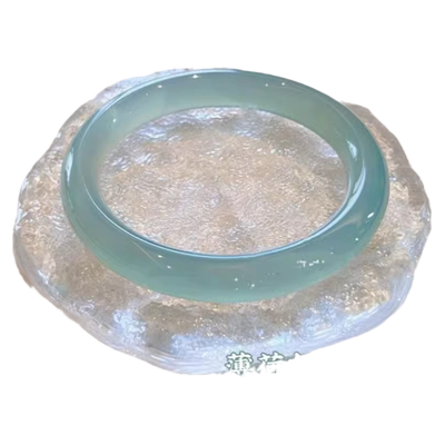 冰种薄荷奶绿玉髓玛瑙手镯