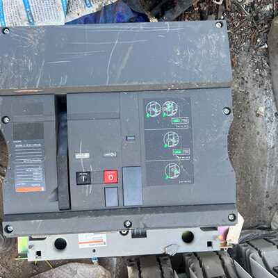 议价施耐德Evolis高压断路器，12kV，1250A，仓库备件维修