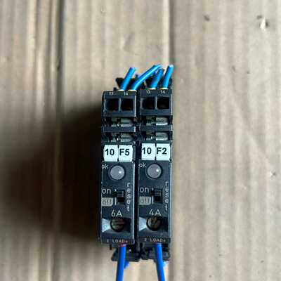 询正品EC-E1 4A DC24V /6A 电子设备断路器Ph