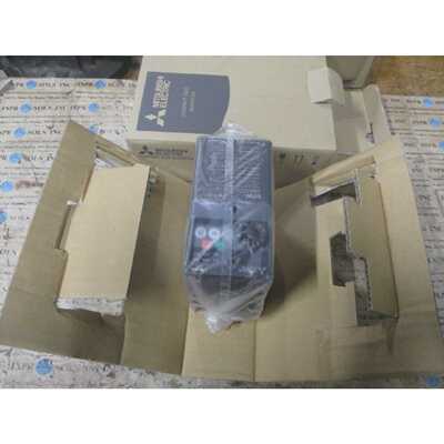 三菱FRD720042W1D700小巧尺寸逆变器200240VAC4.2A*新*