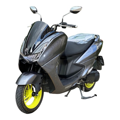 雅马哈巡鹰125cc踏板车摩托车