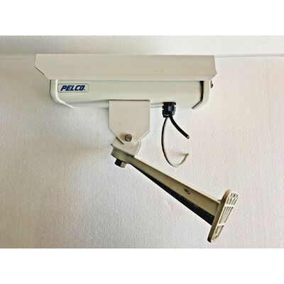 PELCO CC3751H2 COLOR CCTV CAMERA NTSC WITH EH35122 ENCLOSURE