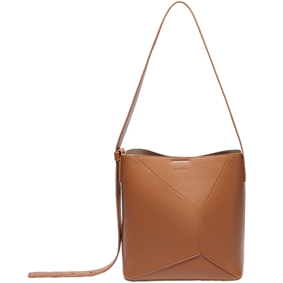 单肩通勤解构百丽斜挎包包女简约