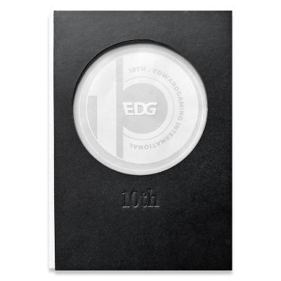EDG战队十周年纪念本收藏品