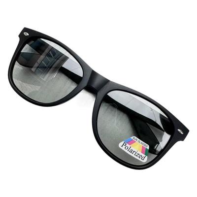 浅色偏光眼镜过滤水面反射光