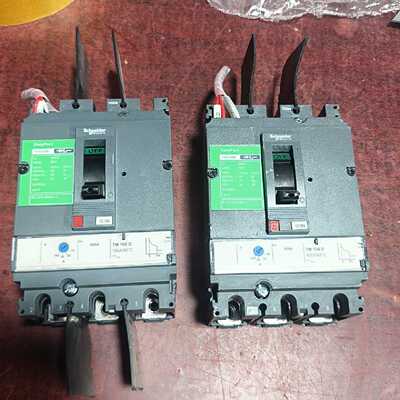 施耐德断路器CVS100N  100A 两个 拆机件 成色以