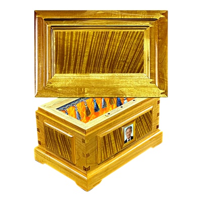 四川金丝楠木精品花纹骨灰盒棺材