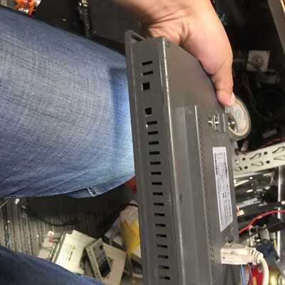 议价昆仑通泰触摸屏 TPC1061Ti 洗车机拆机。上电测试功能维修