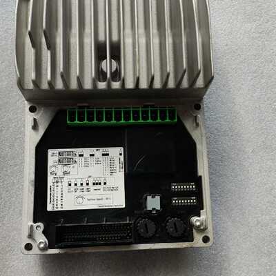 议价E84DGDVB15242PS伦茨LENZE 8400motec Drive Unit电机模块控