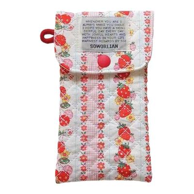草莓夹棉绗缝收纳袋可爱眼镜包
