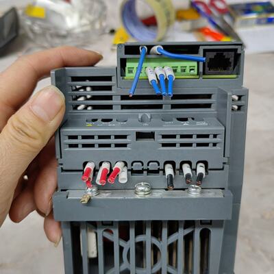 议价施耐德变频器ATV310HU22N4A2.2kw拆机维修