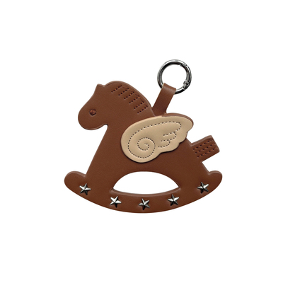 2801“马上送你”买包包送挂件 星愿摇摇马 新年好礼搭配限时加赠