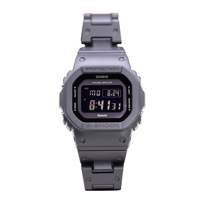 王一博佩戴电波蓝牙小方块男表