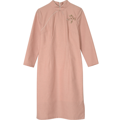 改良立领绣花修身盘扣旗袍