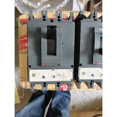 议价可维修施耐德CVS400F塑壳断路器3P320A3P400A原装正品装柜没