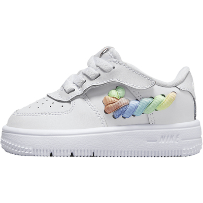 耐克樱桃柔软耐磨运动童鞋