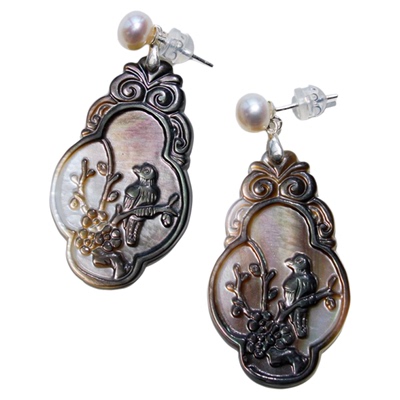 散发珍珠的缎光与暗彩，古朴幽美