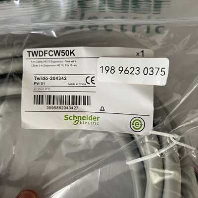 议价施耐德TWDFCW50K/30K/M预接线电缆 用于扩展模块全新原装现货