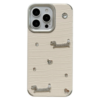 jze 奶白色鳄鱼皮纹立体水钻腊肠狗适用苹果17ProMax手机壳iphone13新款15pro女17韩风16pro高级14防摔保护套