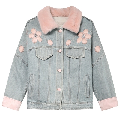 白鹿语甜美翻领撞色贴布绣羽绒服