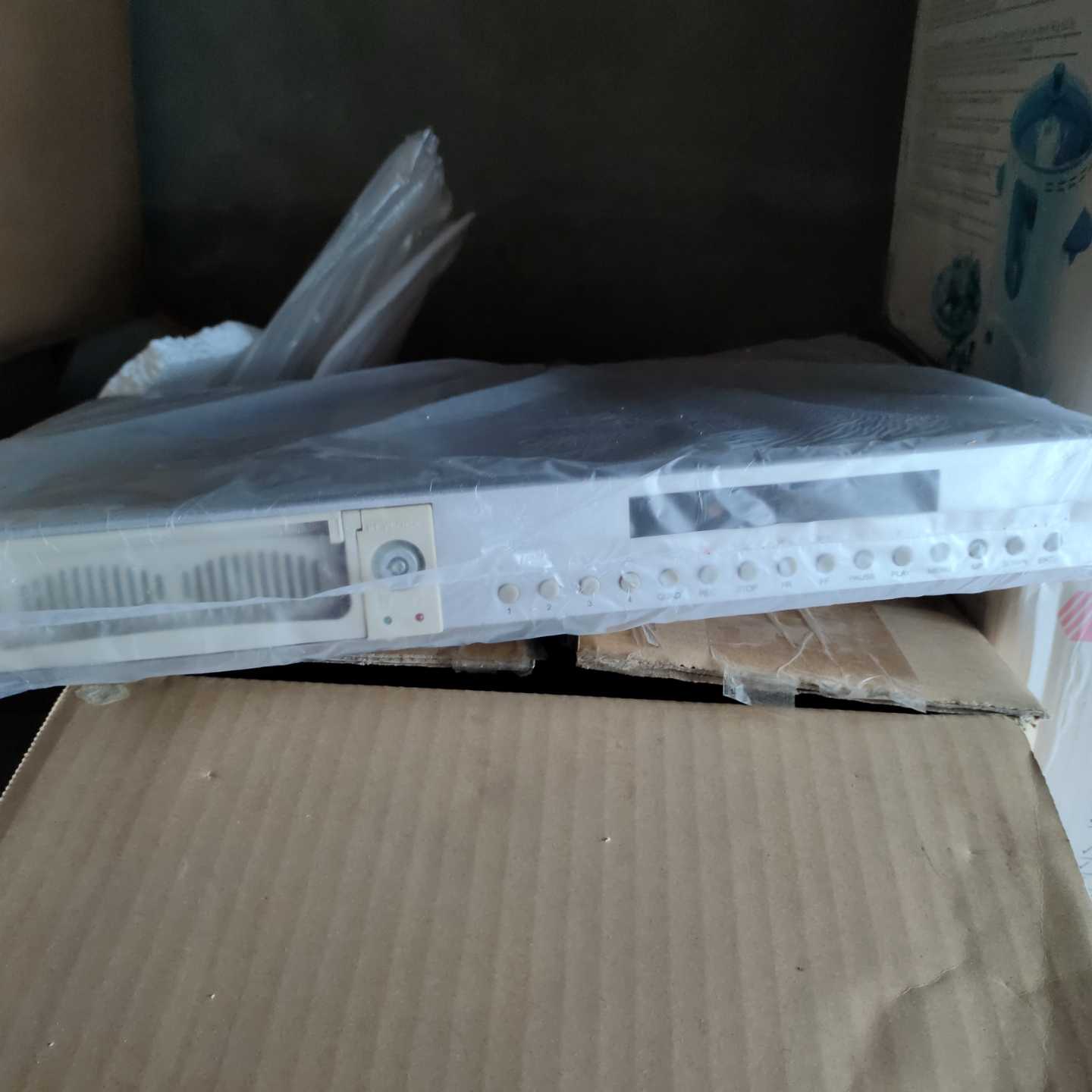 DH-640U 4路数码嵌入式硬盘录像机 DVR数字监控硬盘