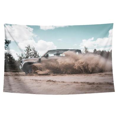 路虎越野汽车挂布背景