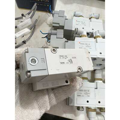 VPA544V-1-03B气控阀，放久了有点灰尘