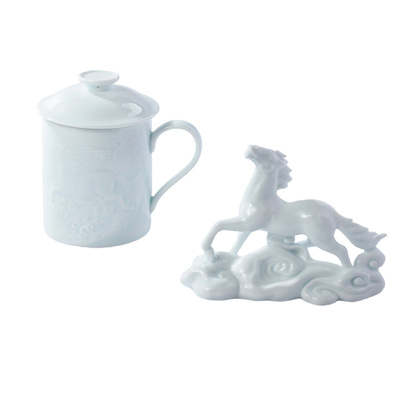 景德镇影青雕刻龙马精神茶漏杯