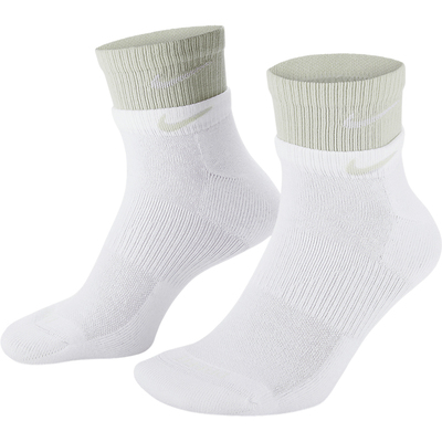 耐克男女舒适轻干爽盈短袜