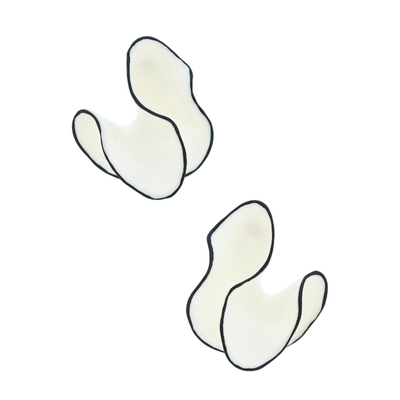 8 Other Reasons AUDA 铆钉耳饰 象牙白 REVOLVE小众新款