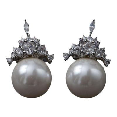 冰雪女王珍珠耳环轻奢高级感耳钉女2025新款气质百搭心动耳饰