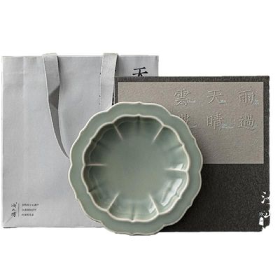 汝山明汝瓷仿古豆绿釉葵口花瓣盘