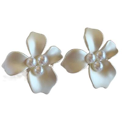 珍珠花朵耳钉仙气十足轻盈无负担