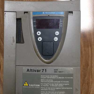 下单前咨询施耐德ATV 71HU30N4Z变频器，原装拆机，功能正常，
